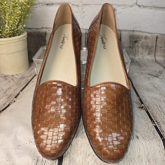 Trotters | Shoes | Trotters Liz Flat Brown Leather Woven Slip On Womens ...